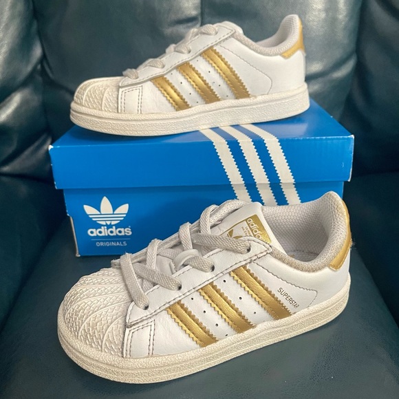 adidas | Shoes | Adidas Leather Shell Toe Sneakers Gold Accents Ec 8 ...